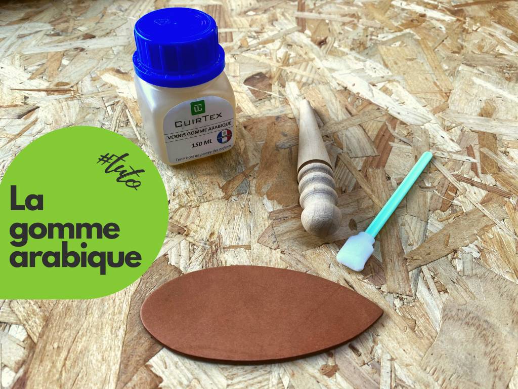 Appliquer la gomme arabique sur la tranche du cuir- Cuirtex
